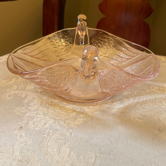 Fenton Art Gorgeous Fenton Pink Depression Glass Double Swan Bowl